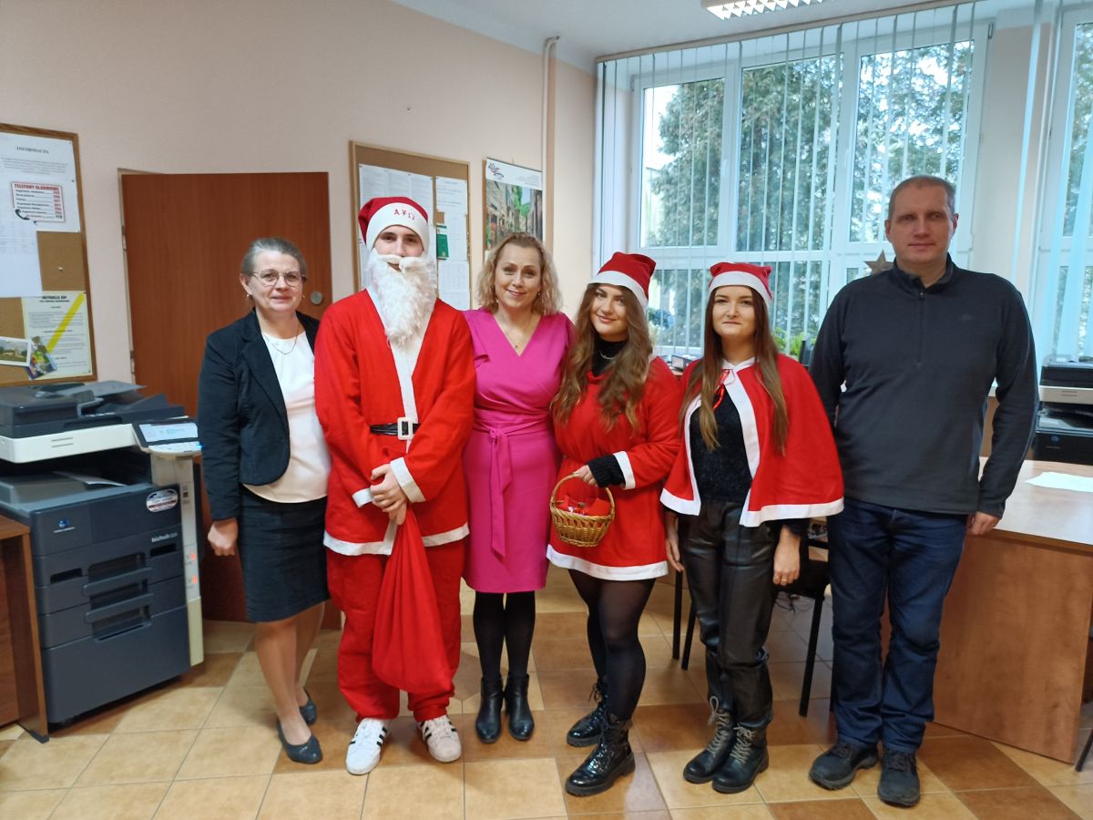 Mikołajki z Samorządem Szkolnym i Świetlicą Szkolną | Szkoła Podstawowa ...